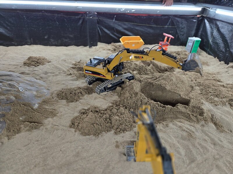 Can U Dig It – Mobile RC Construction Pit Experience